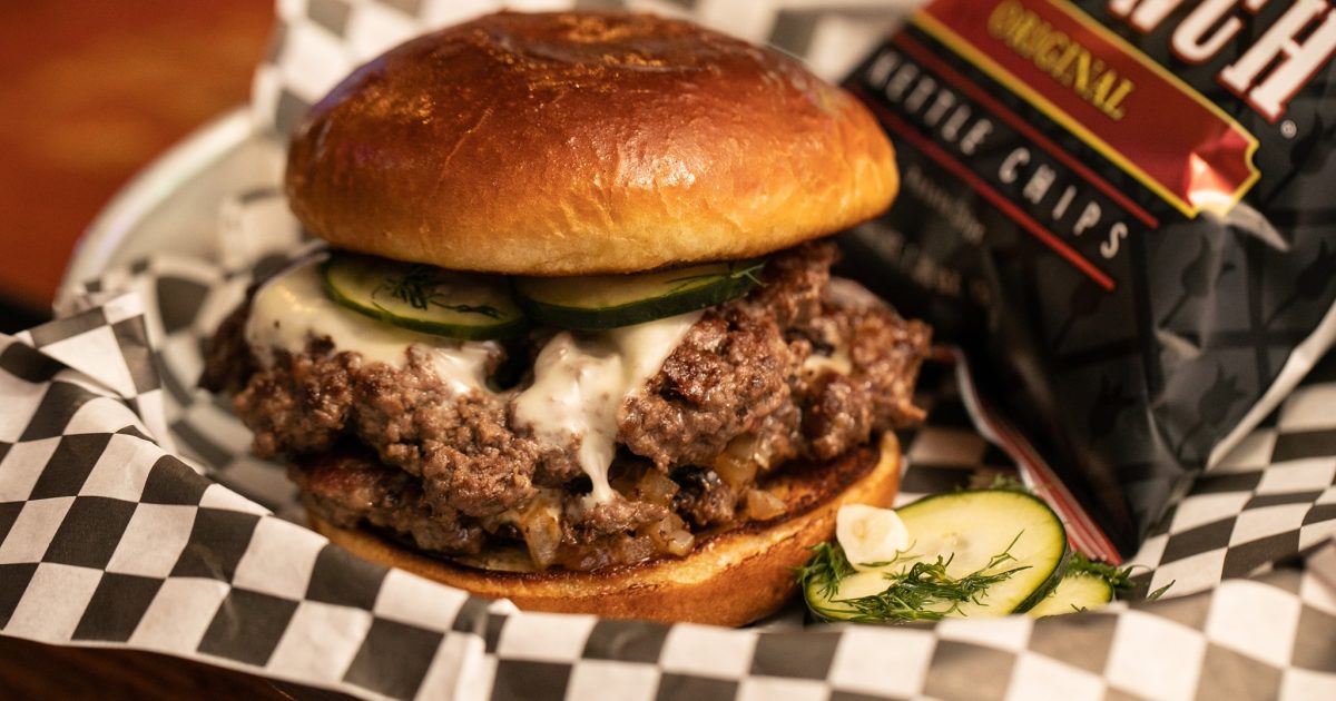 Burger Dive | Visit Saint Paul